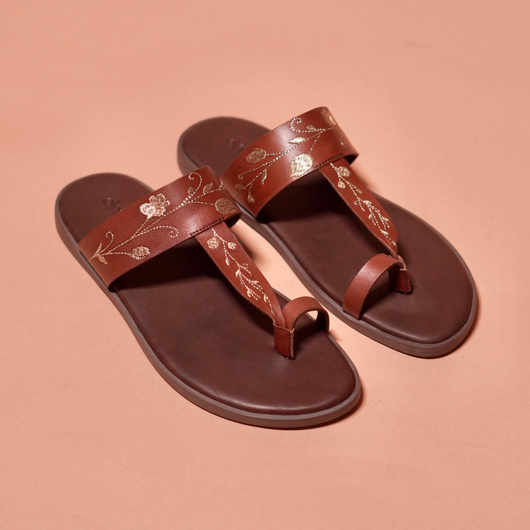 Pelle Fibio | Black Leather Chappal for Men | dmodot